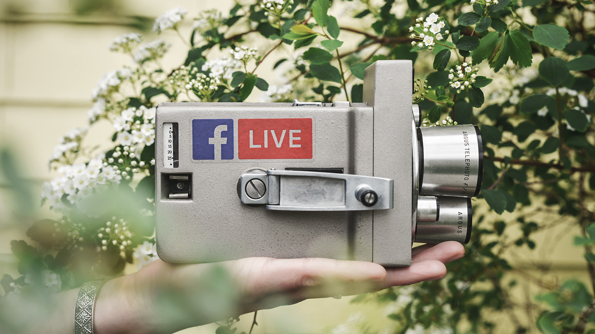 Comment faire des vidéos avec Facebook Live ? | Canva