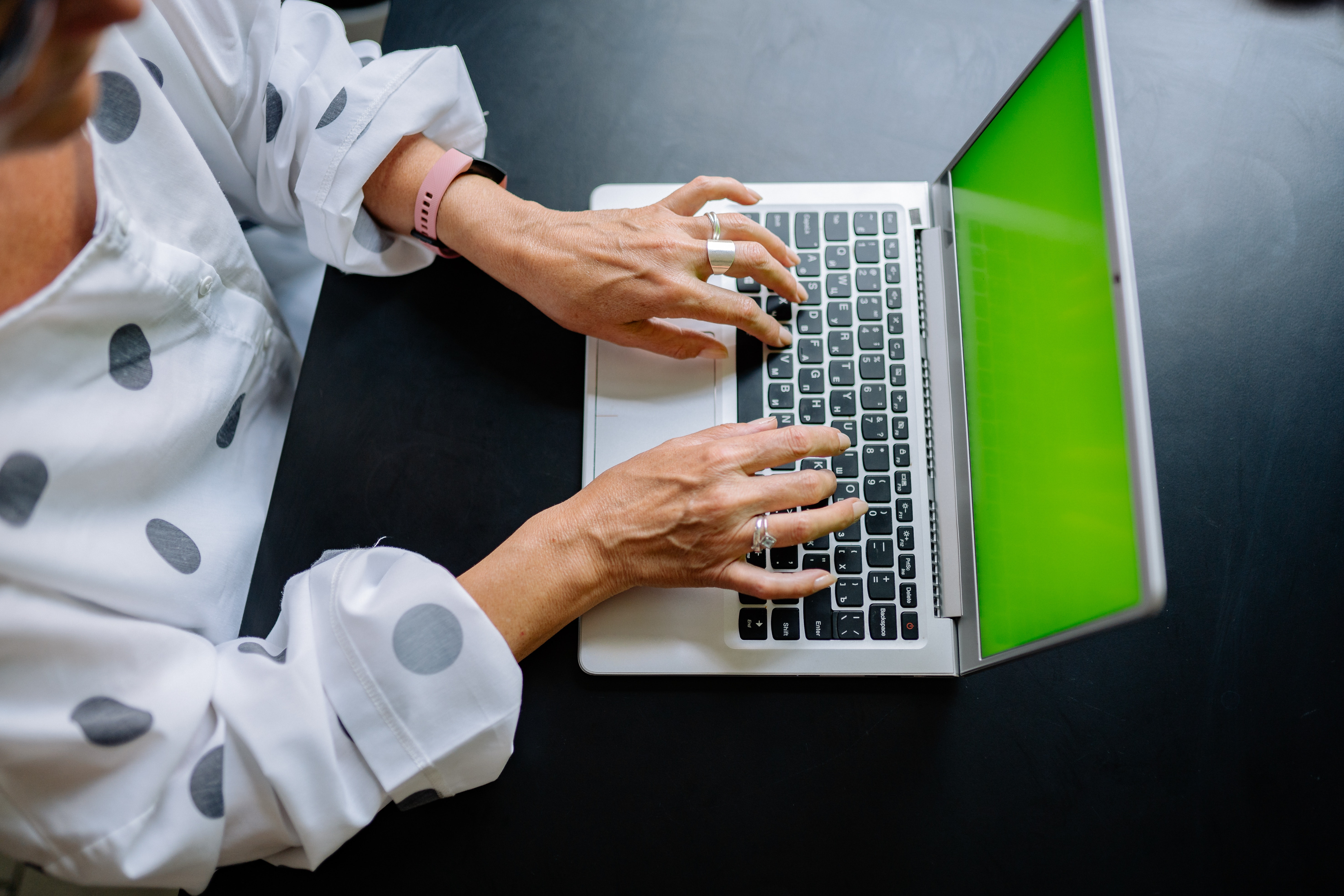 How to Use a Green Screen: A Beginner's Guide | Canva