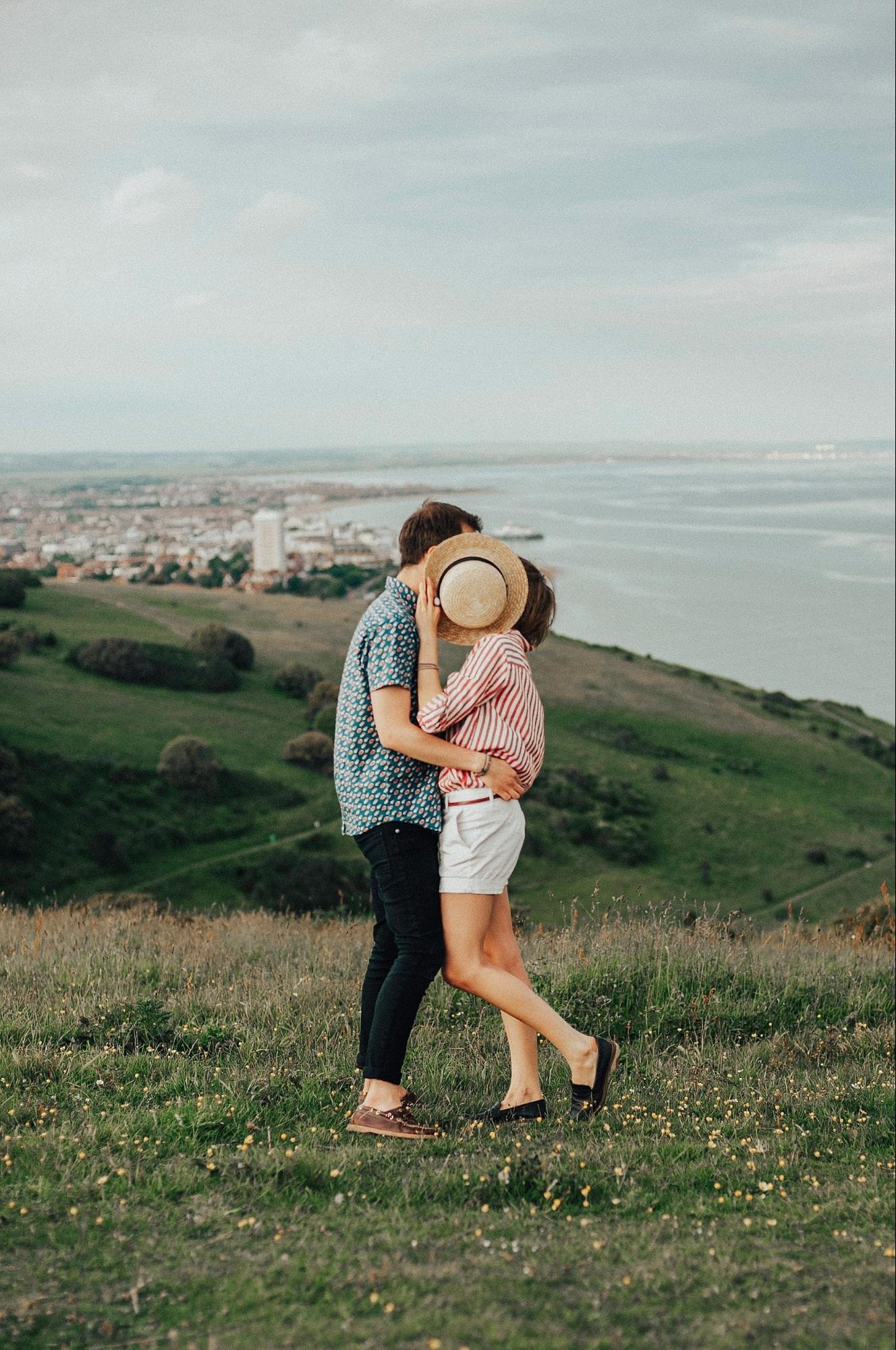 20 couple poses and photography ideas to capture genuinely romantic ...