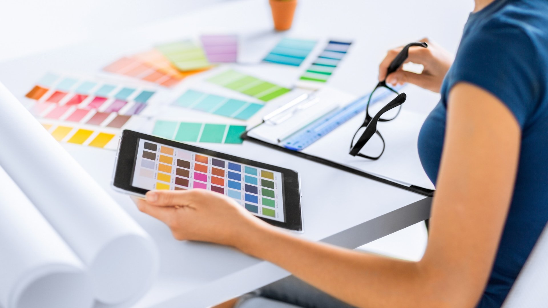 Diferencias entre RGB vs CMYK vs Pantone y cuándo usarlos Diferencias entre RGB vs CMYK vs Pantone y cuándo usarlos