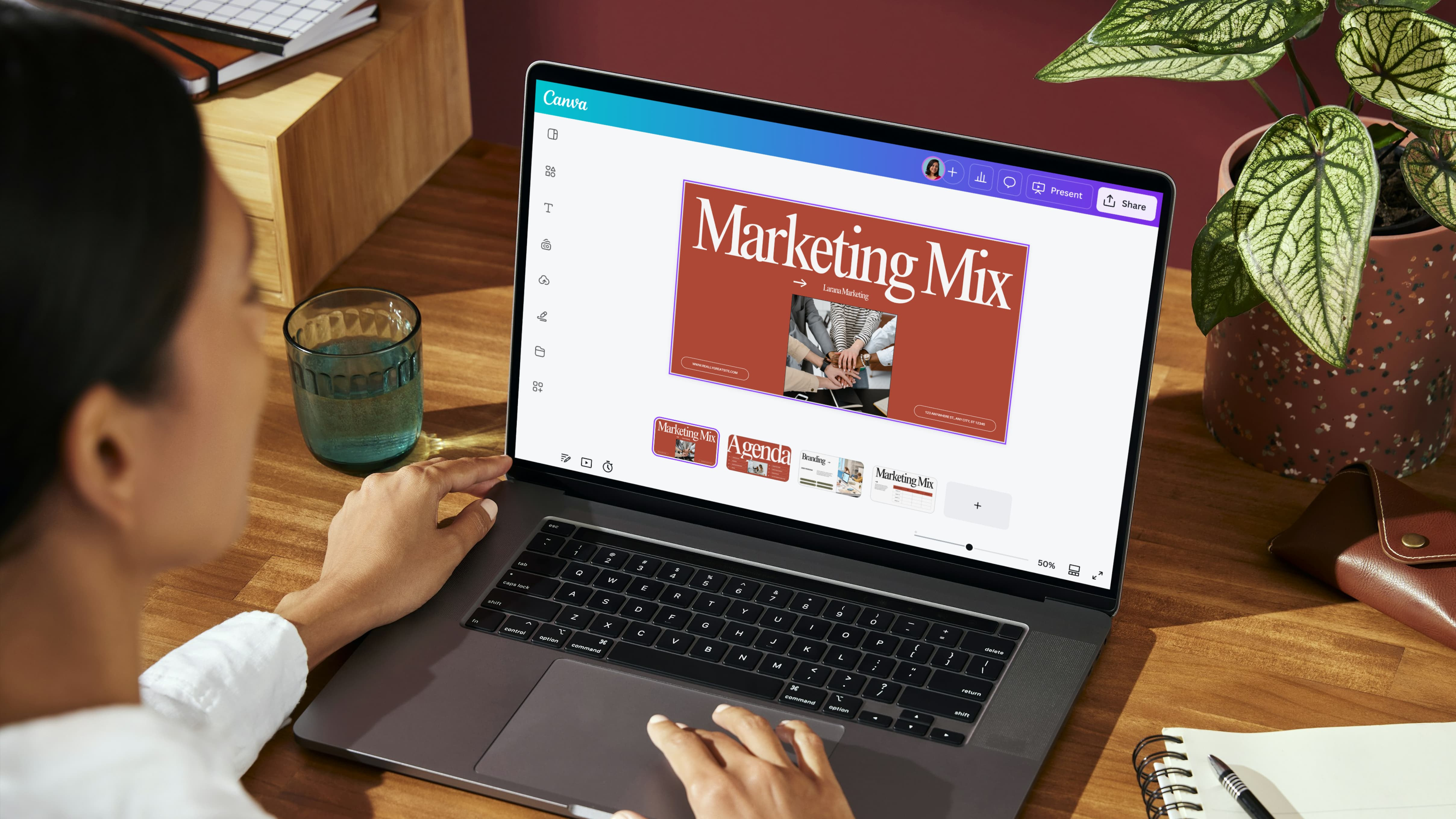 What is the marketing mix? Learn the 4Ps of marketing | Canva