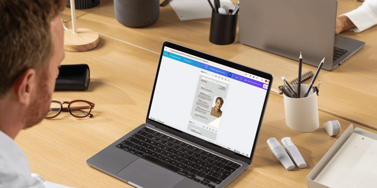 Comment fusionner des PDF gratuitement ? | Canva