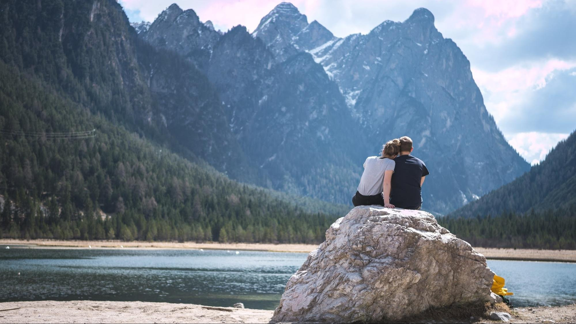 20 couple poses and photography ideas to capture genuinely romantic ...