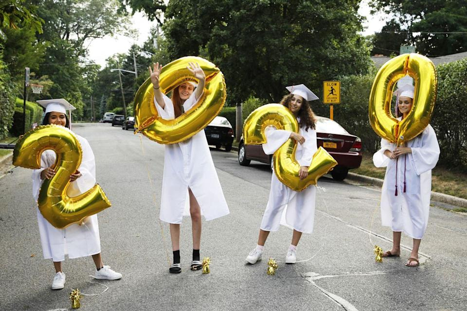 33 стильные картинки на выпускной 2022 года – Canva